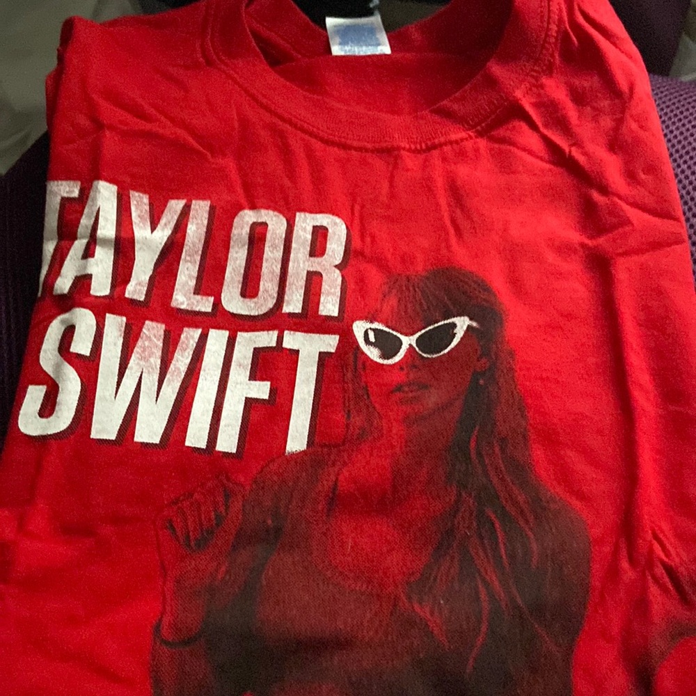 Small Taylor Swift T-Shirt From Red Era Tour - Gem